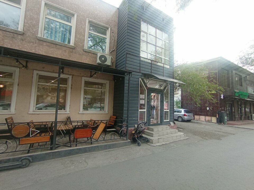 Giyim mağazası The World Of Scarves, Bişkek, foto