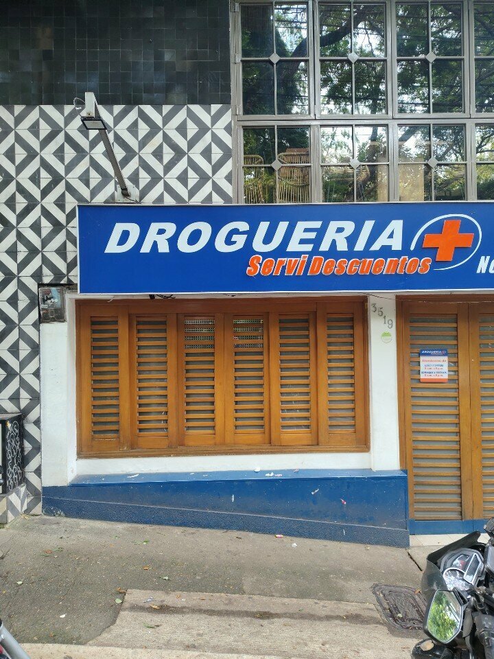 Eczaneler Drogueria Servi Descuentes, Medellin, foto