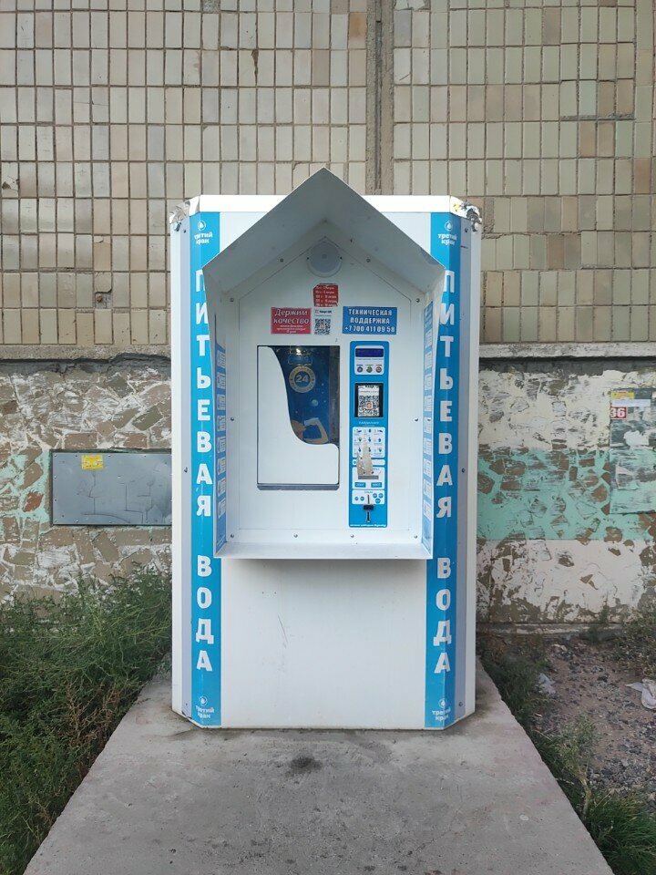 Su satışı Tretiy kran, Karağandı eyaleti, foto