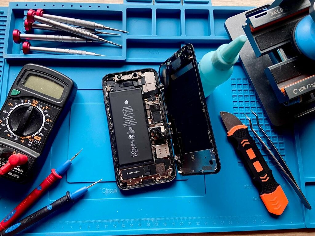 Telefon tamir servisi Apple relife service, Yekaterinburg, foto