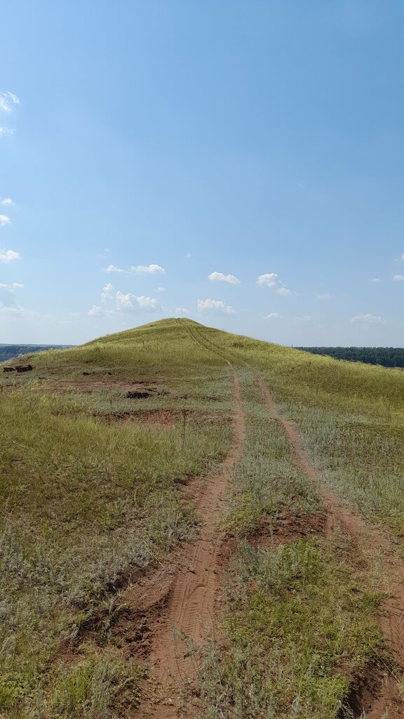 Dağ zirvesi Гора Кызыл-тау, Başkurdistan, foto
