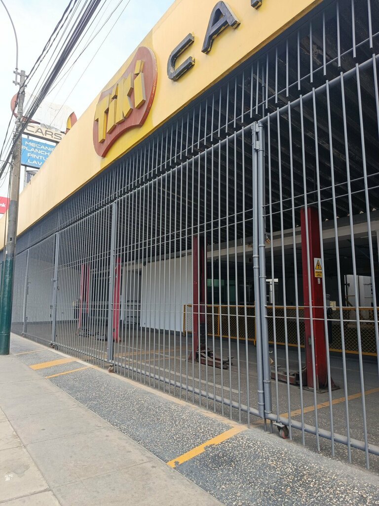 Otomobil servisi Tiki Cars, Lima, foto