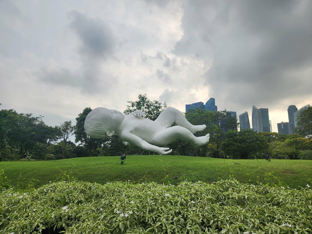 Park, sokak heykeli Младенец, Singapur, foto