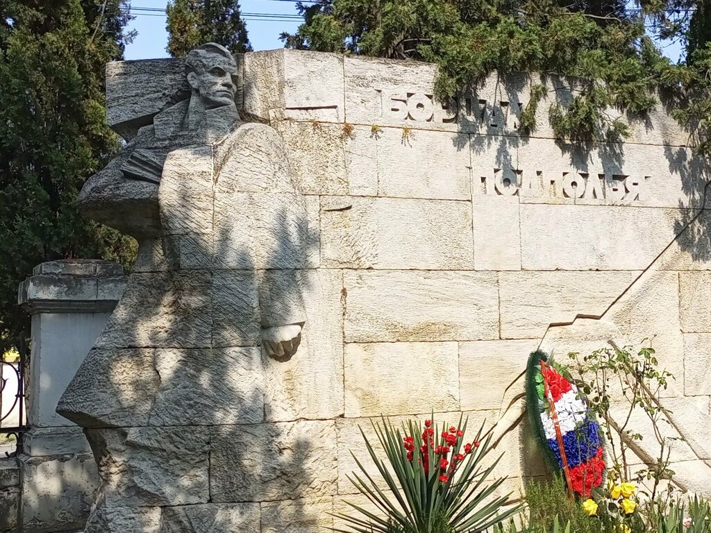 Anıt, heykel Борцам подполья, Sevastopol, foto