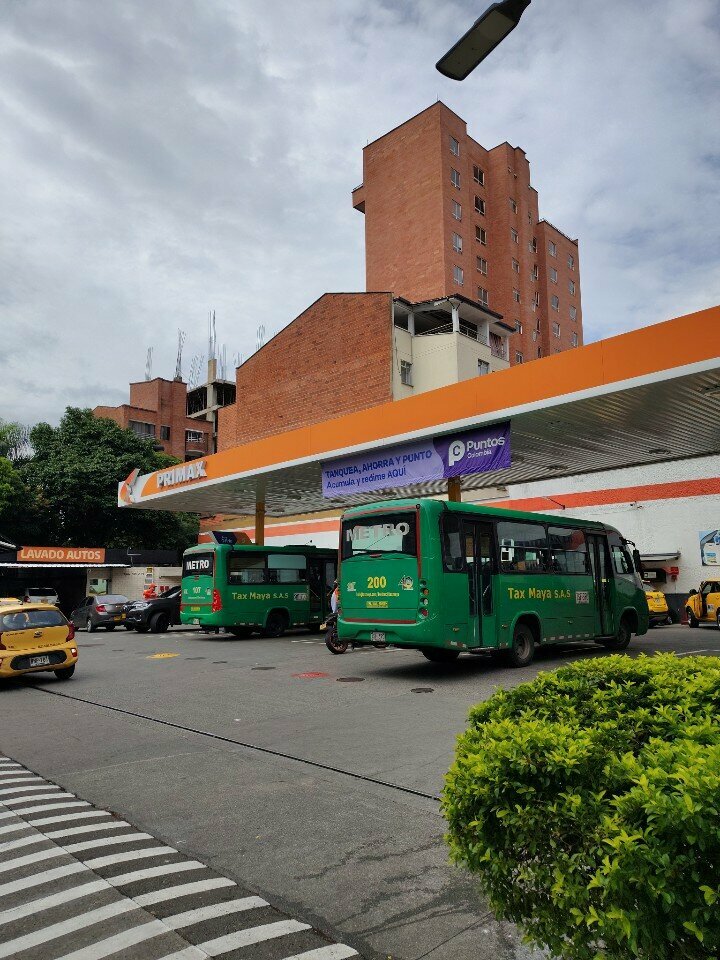 Benzin istasyonu Gas Station - Nutibara Primax, Medellin, foto