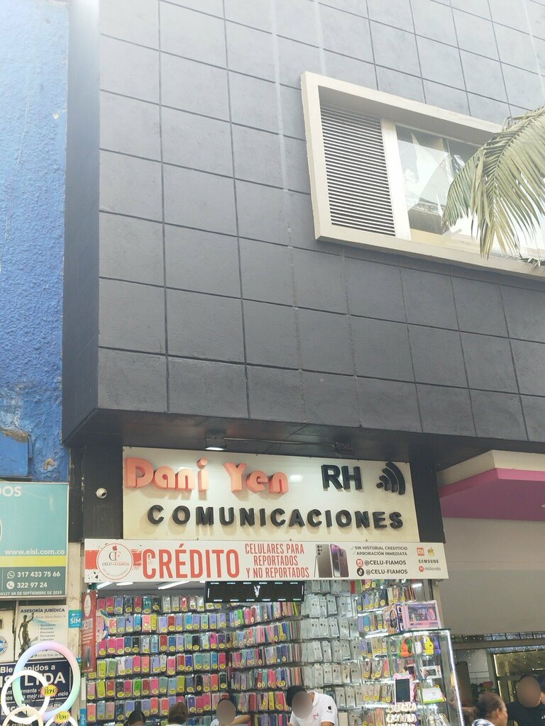 Cep telefonu aksesuarları Dani Yen Rh, Medellin, foto