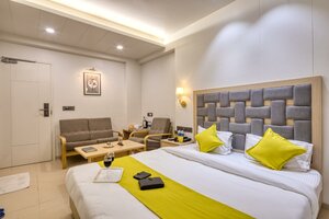 Hotel Sifat International (State of Gujarat, City of Surat), otel  Surat'tan