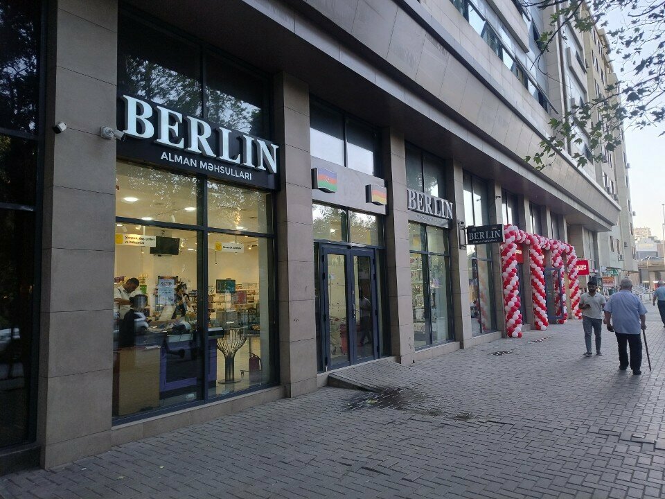 Kozmetik ve parfümeri mağazaları Berlin, Bakü, foto