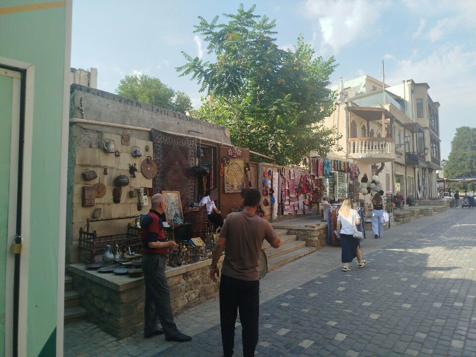 Hediyelik eşya mağazaları Магазин сувениров, Bakü, foto