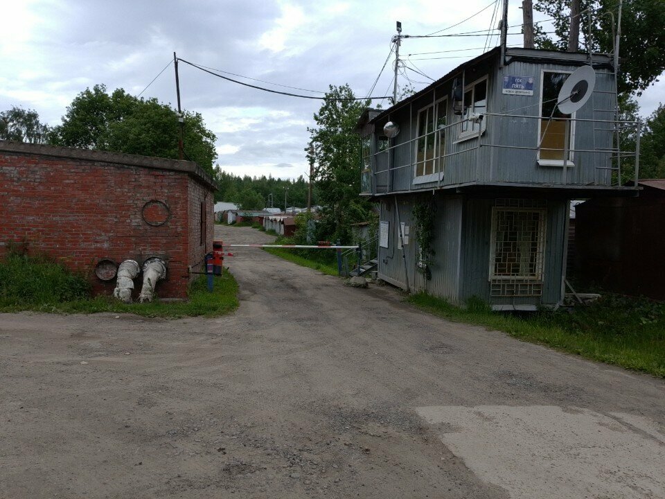 Garajlar Полосатый Гараж, Saint‑Petersburg ve Leningradskaya oblastı, foto