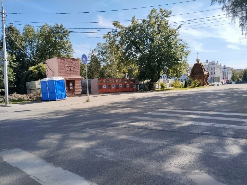 Ayrı çöp toplama noktası Waste sorting, Vologda, foto