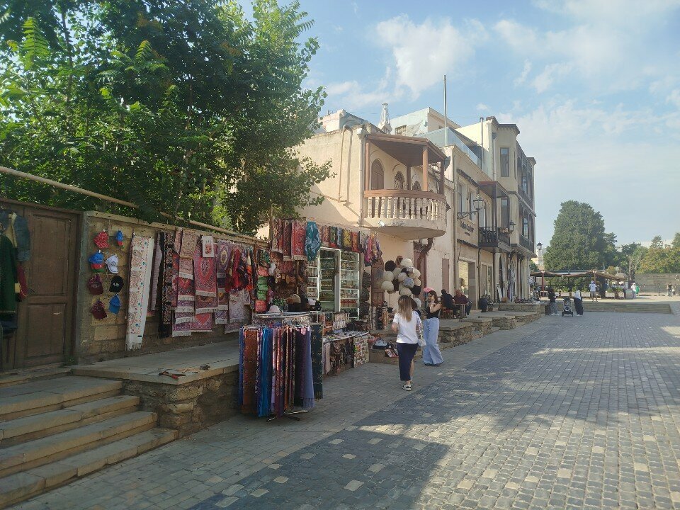 Hediyelik eşya mağazaları Магазин сувениров, Bakü, foto