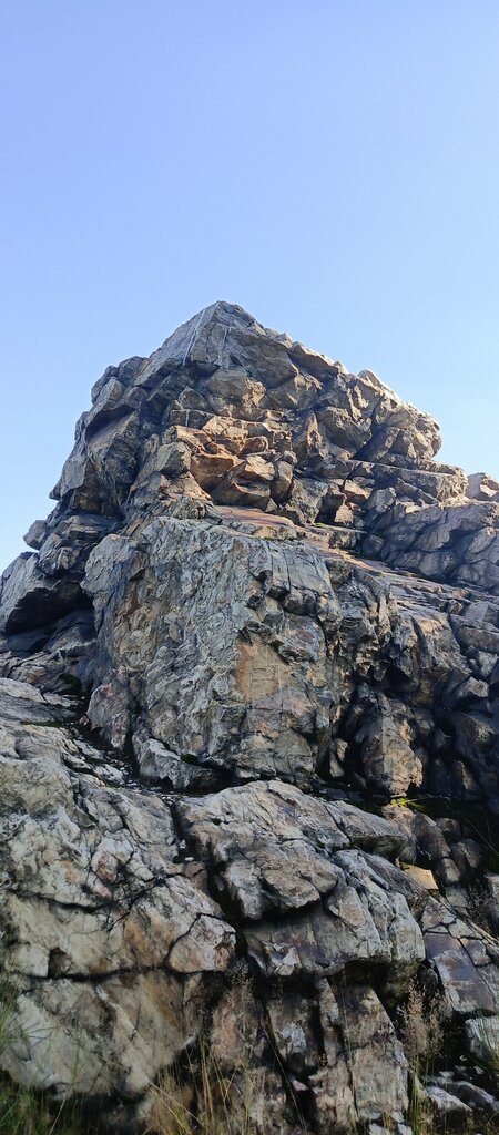 Dağ zirvesi Гора Караульная 486 метров, Sverdlovskaya oblastı, foto