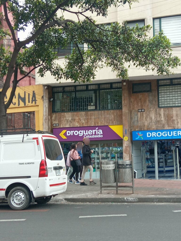 Eczaneler Droguería Colsubsidio, Bogota, foto