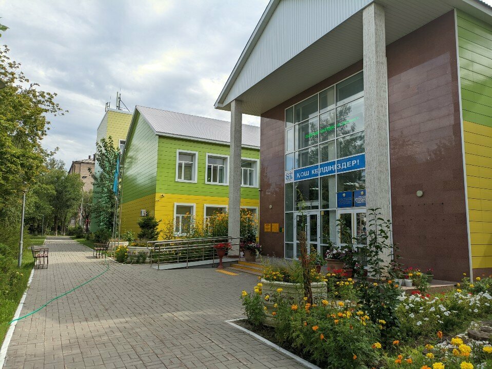 Yüksekokul College of Service and Tourism, Astana, foto