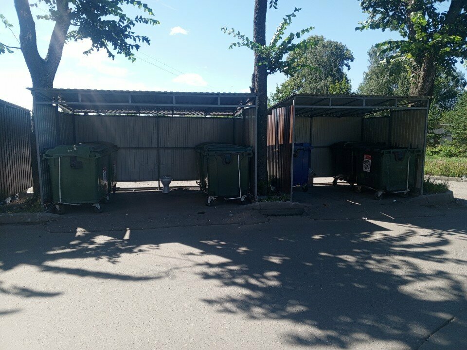 Ayrı çöp toplama noktası Waste sorting, Vologda, foto