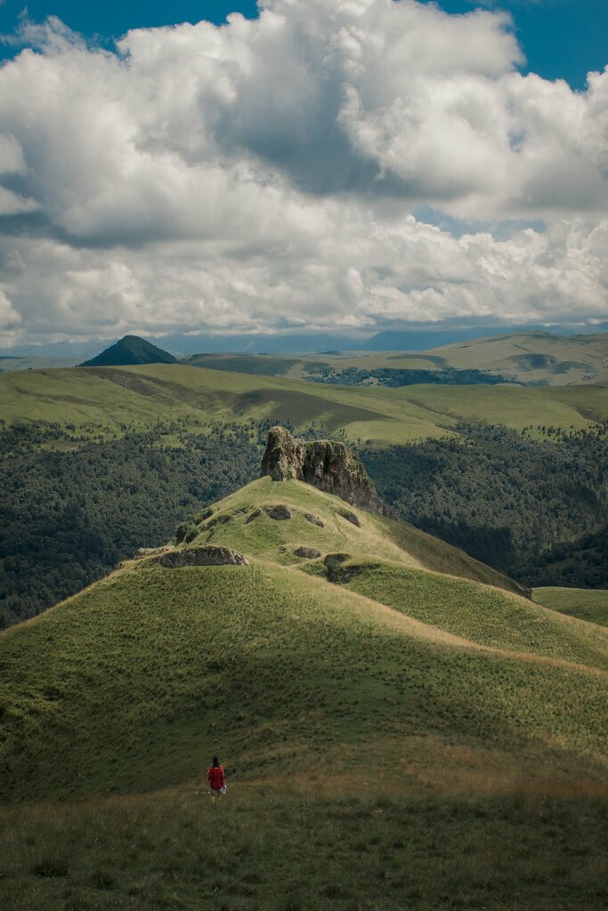 Dağ zirvesi Скала Арка, Karaçay‑Çerkez Cumhuriyeti, foto