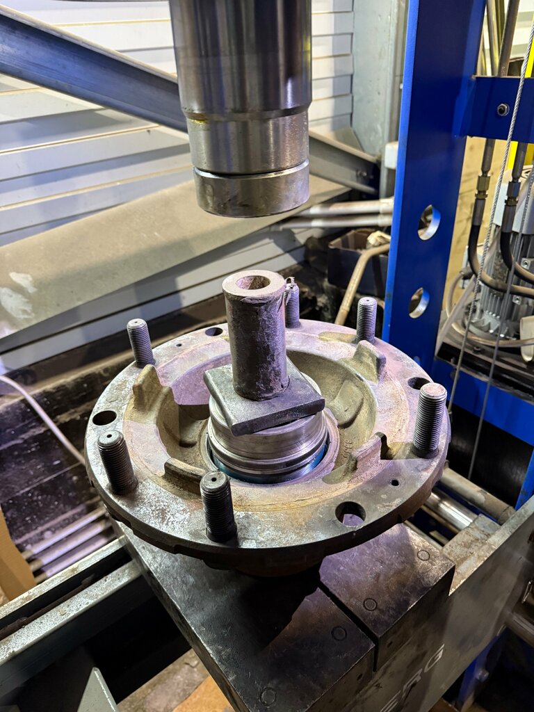 Kamyonların onarımı Spec-Avto, Kostroma, foto