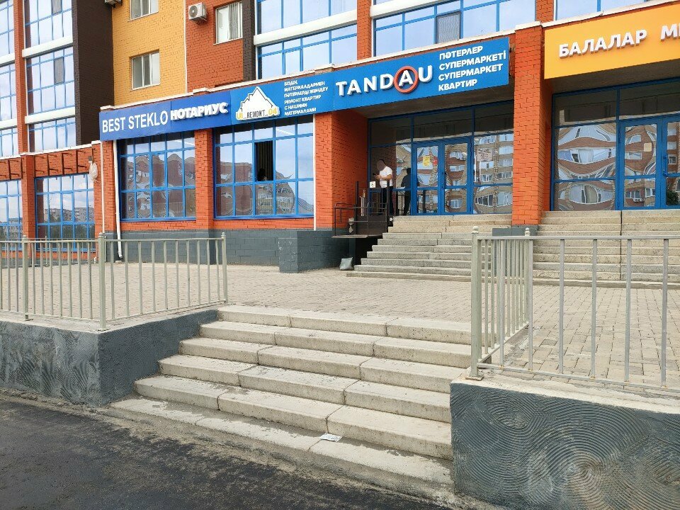 Emlak ofisi Tandau, Aktöbe, foto