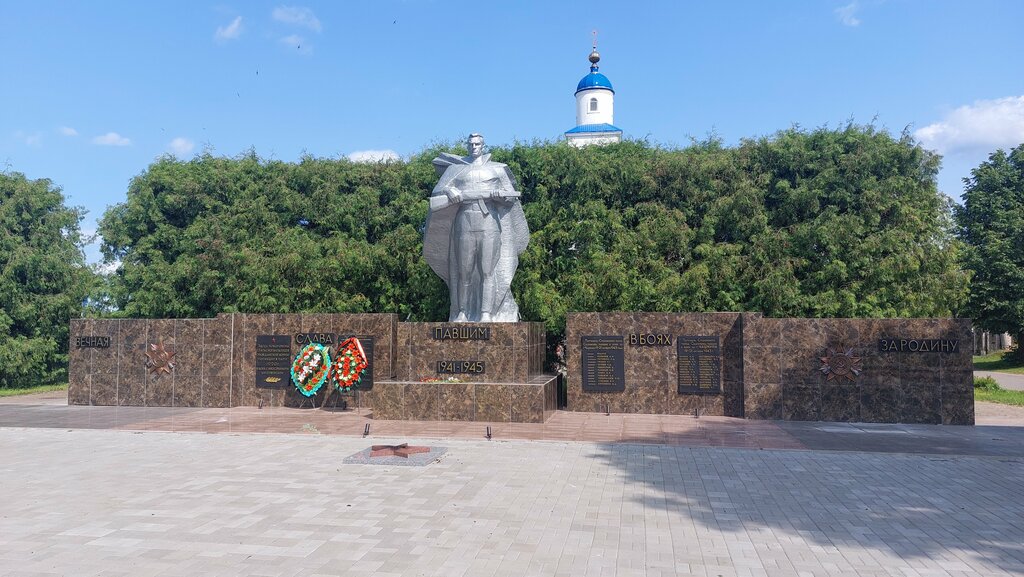 Anıt, heykel Освободителям, Çaşniki, foto