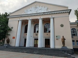 Дом офицеров (улица Куйбышева No:21), kültür ocakları  Feodosya'dan (Kefe'den)