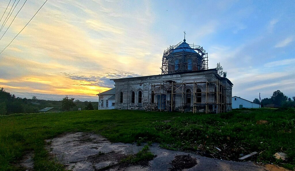Ortodoks kiliseleri Церковь Троицы Живоначальной в Киверичах, Tverskaya oblastı, foto