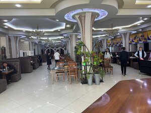 Chinor (Kashkadarya Region, Shakhrisabz, Nomozgoh mahalla fuqarolar yigʻini), restoran  Şehrisebz'den