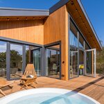 Tiny House (Pyataya ulitsa No:29, urochishche Tavrichanskoye), konuk evi  Primoriye'den