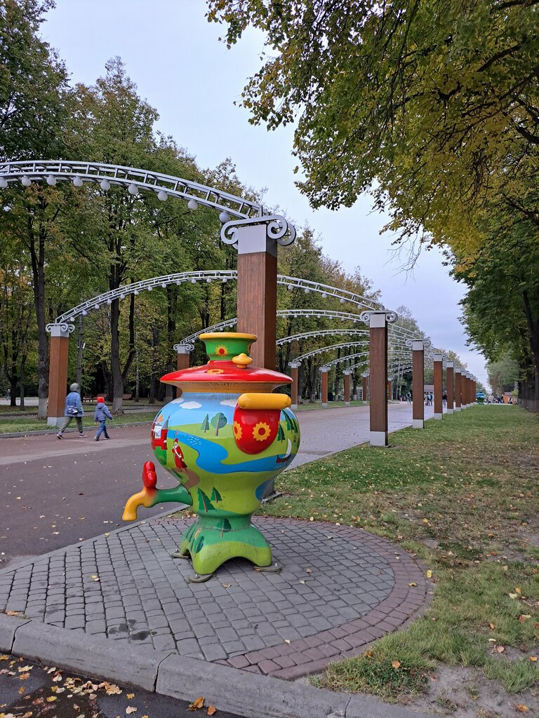 Park, sokak heykeli Самовар, Tula, foto