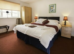 The Riverside Hotel (England, Manchester, Hotel Road), otel  Galler'den