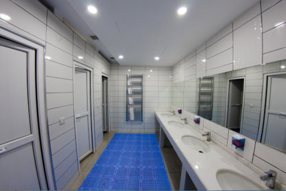 Çok amaçlı spor tesisleri Eriş Okulları Spor Tesisi, İstanbul, foto