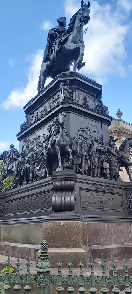 Anıt, heykel Wilhelm von Humboldt Denkmal, Berlin, foto