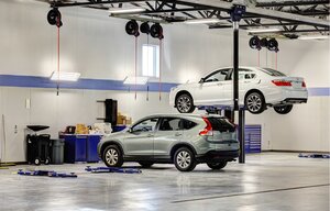 Opel Service (Novopyrohivska Street No:15), otomobil servisi  Kiev'den
