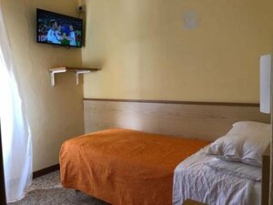Albergo Meuble' Olivi (Via Cristoforo Colombo No:1, Toscolano-Maderno), otel