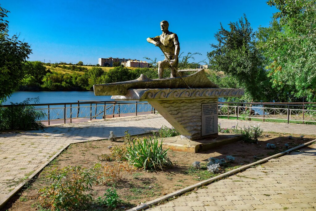 Park, sokak heykeli Чемпионам по гребле, Belaya Kalitva, foto
