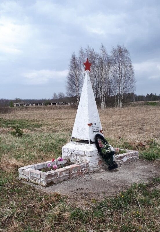Anıt, heykel Обелиск воинам, погибшим в годы Великой Отечественной войны, Kostromskaya oblastı, foto