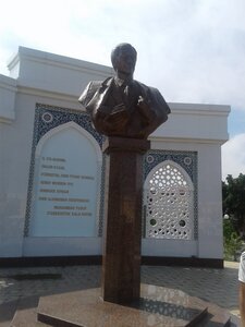 Bust of Muhammad Yusuf (Andizhan, Muhammad Yusuf maydoni), park, sokak heykeli  Andican'dan