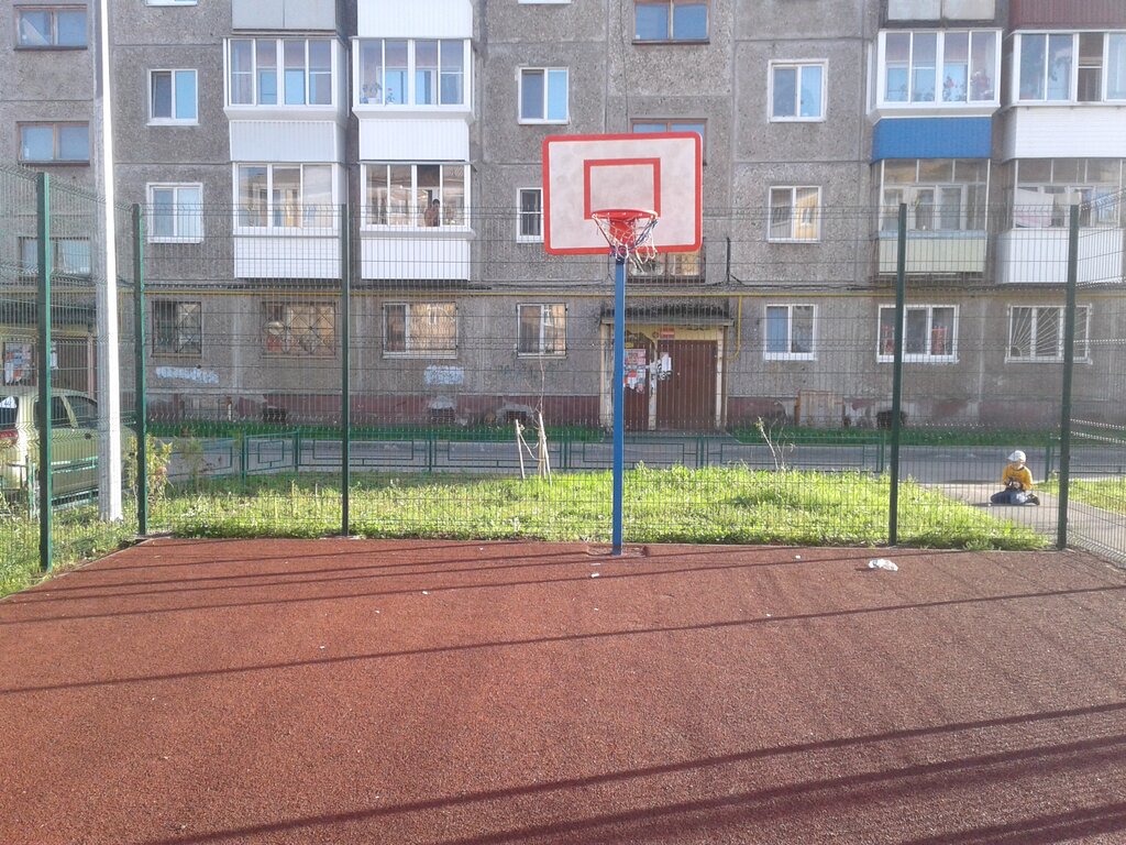 Spor alanı Sports ground, Nijni Tagil, foto
