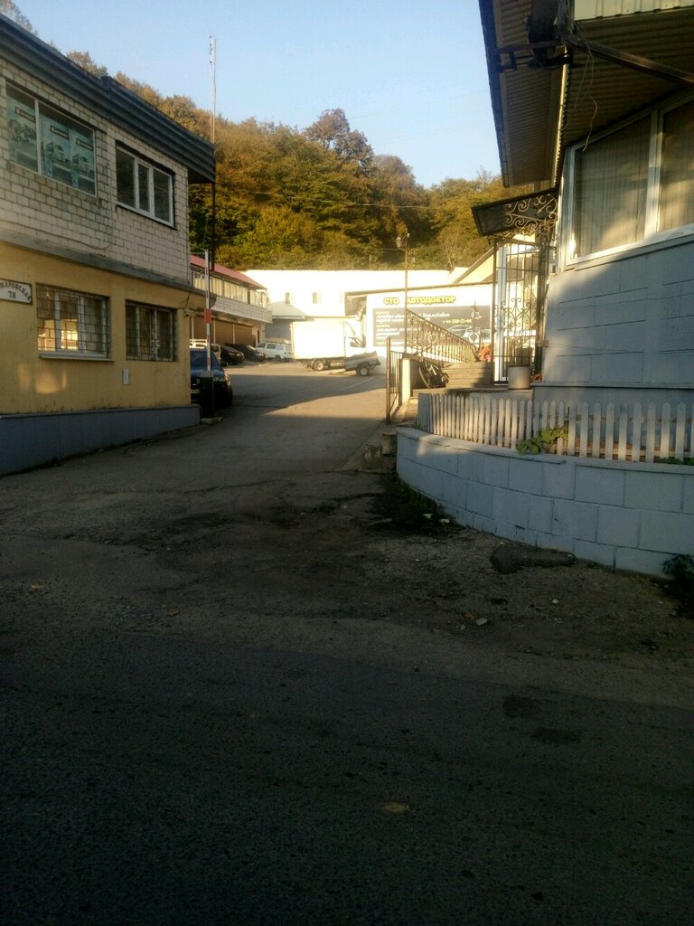 Otomobil servisi Stary taksopark, Soçi, foto