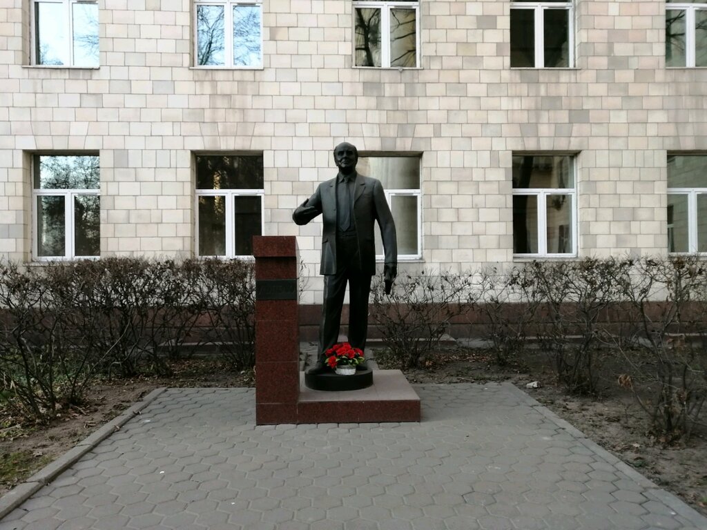 Anıt, heykel Ректор МАДИ Л.Л. Афанасьев, Moskova, foto