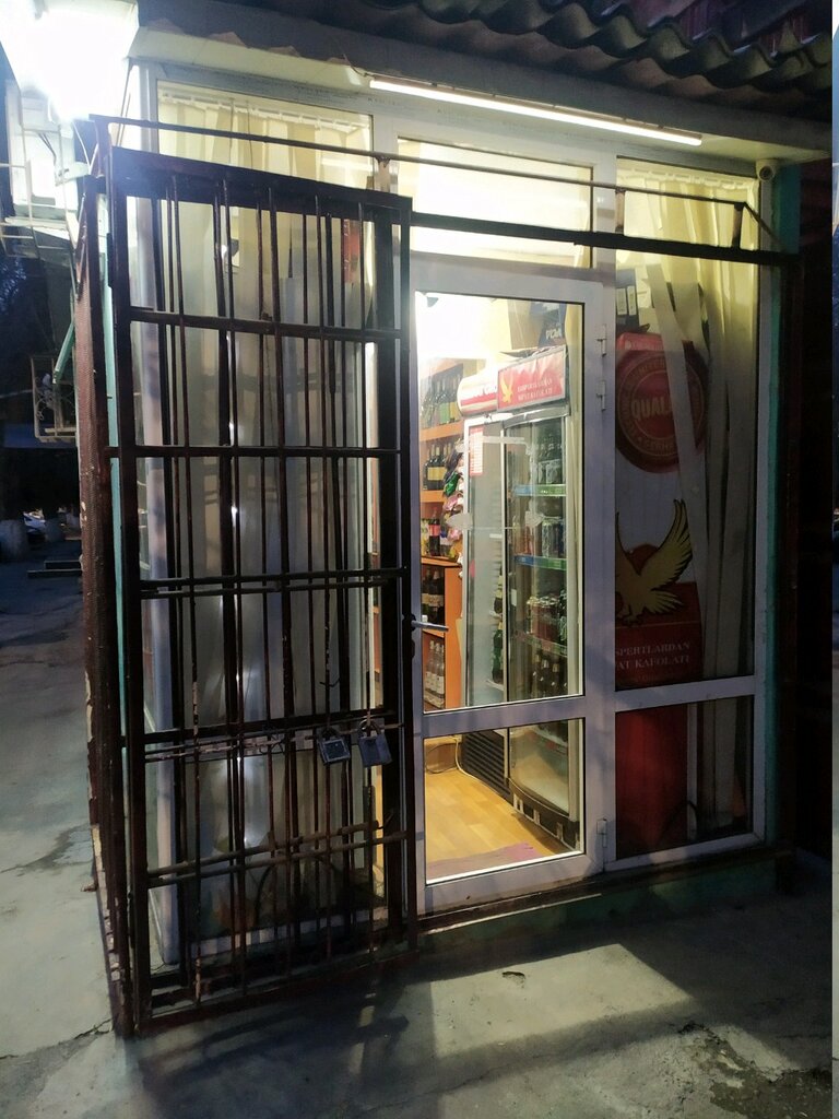 Alkollü içecekler Spirtli ichimliklar do'koni, Taşkent, foto