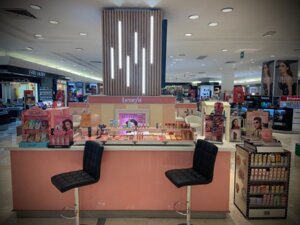 Benefit BrowBar beauty lounge - El Palacio de Hierro Durango (Mexico City, Durango), güzellik salonu  Mexico'dan