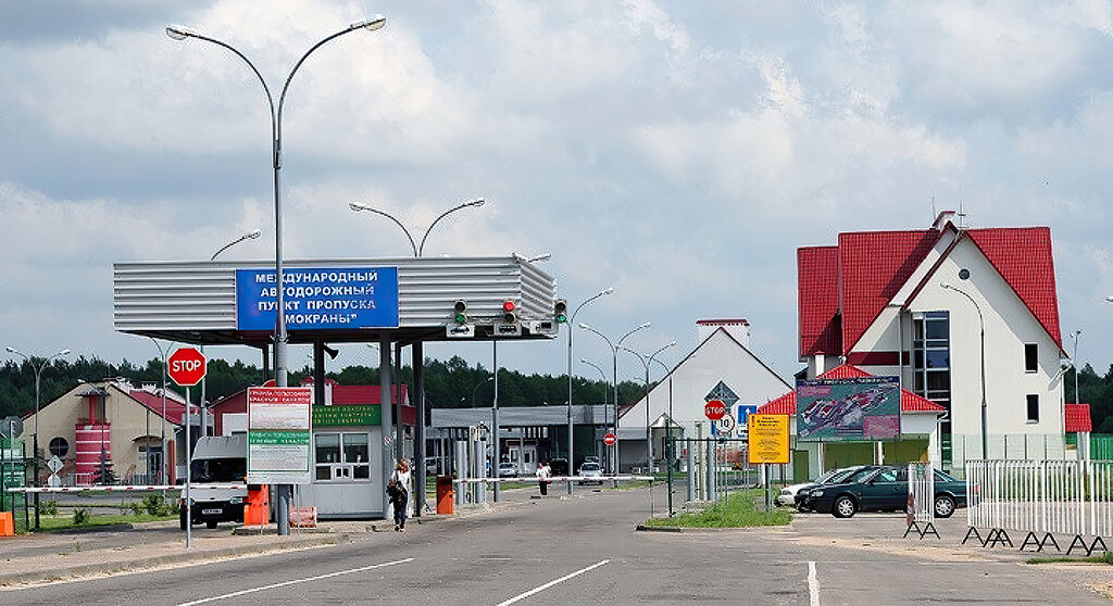 Gümrükler International automobile checkpoint Makrany, Brestskaya oblastı, foto