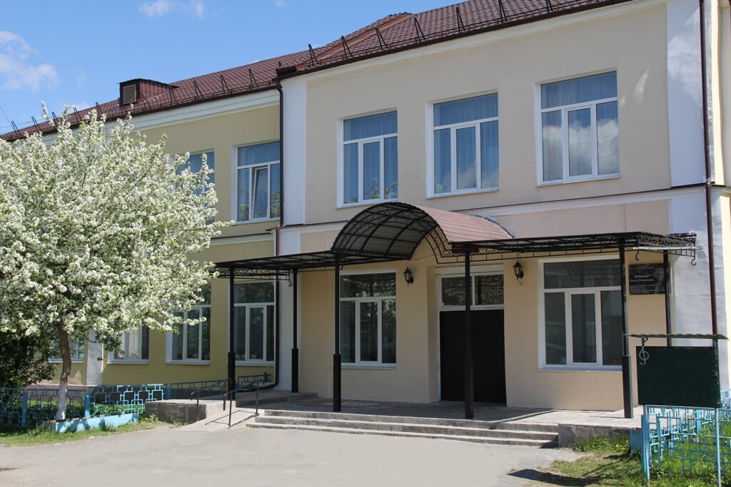 Sanat okulları Children's Art School named after O. S. Bobkova, Novaya Lialia, foto