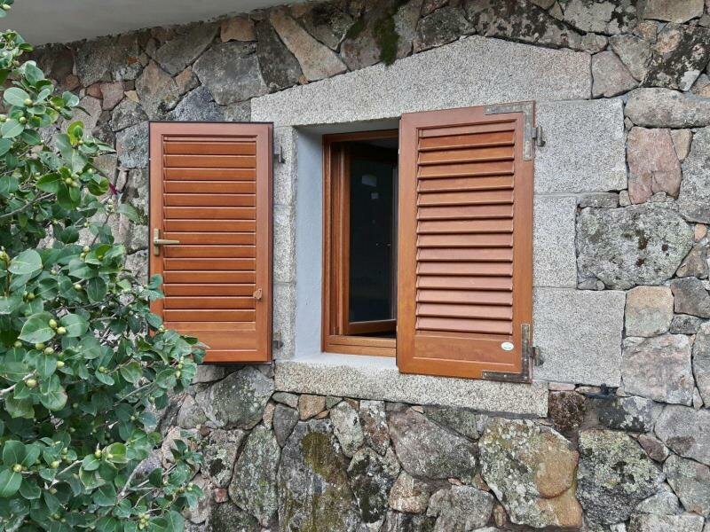 Cam ve cam ürün üreticisi Serramenti Fratelli Porcheddu, Sardunya, foto