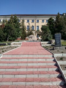 Мемориал голодомора (Kharkivska Region, Kupiansk), anıt, heykel  Kupyansk'tan