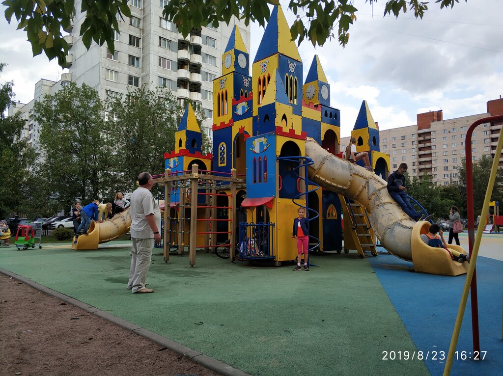 Oyun alanı Playground, Saint‑Petersburg, foto