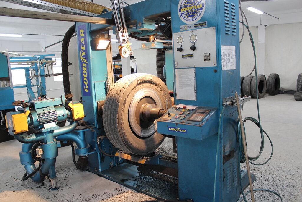 Sanayi kuruluşu Kamyon lastiği kurtarma, Moskova ve Moskovskaya oblastı, foto