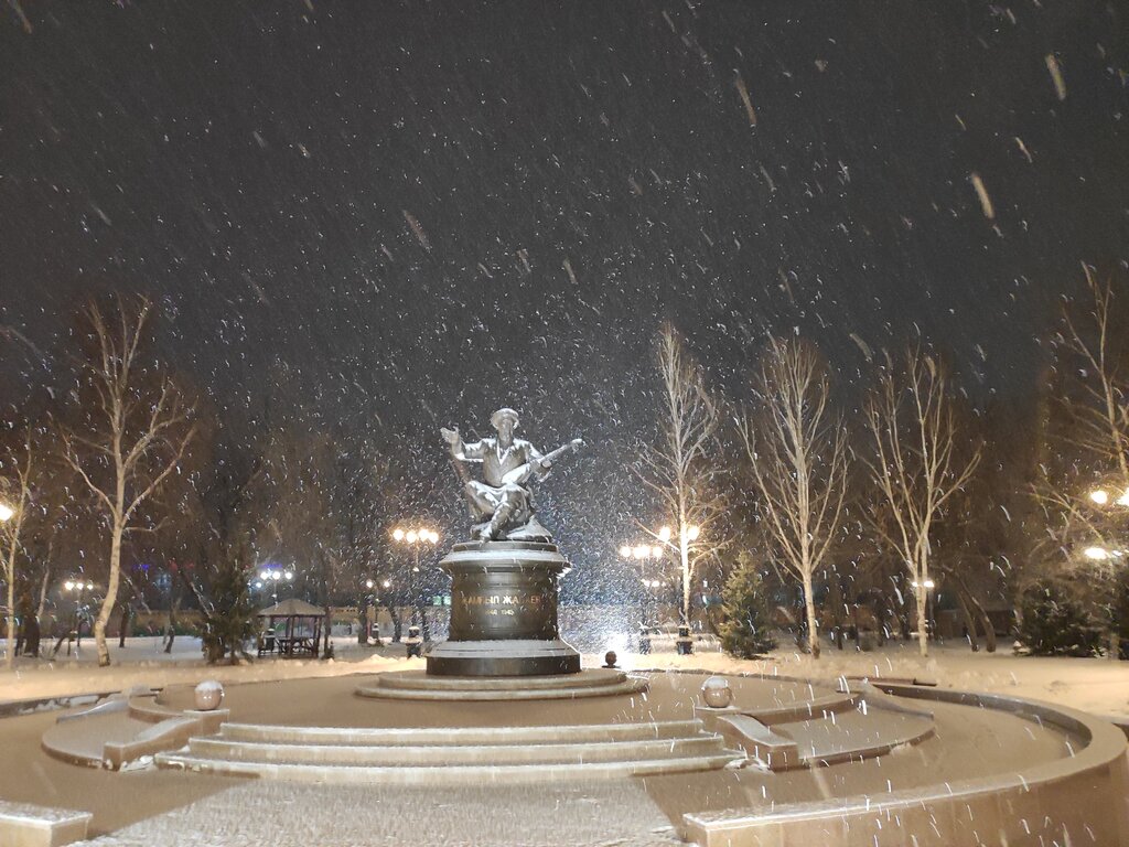 Anıt, heykel D. Dzhabayev, Öskemen (Ust‑Kamenogorsk), foto