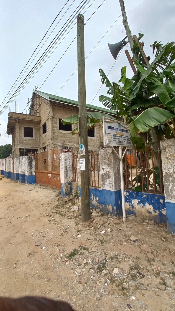 Protestan kilisesi Deeper Life Bible Chuch, Lapaz Branch, Akra, foto